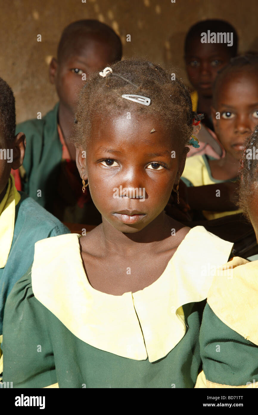 African pupils wearing uniforms Banque de photographies et d’images à ...