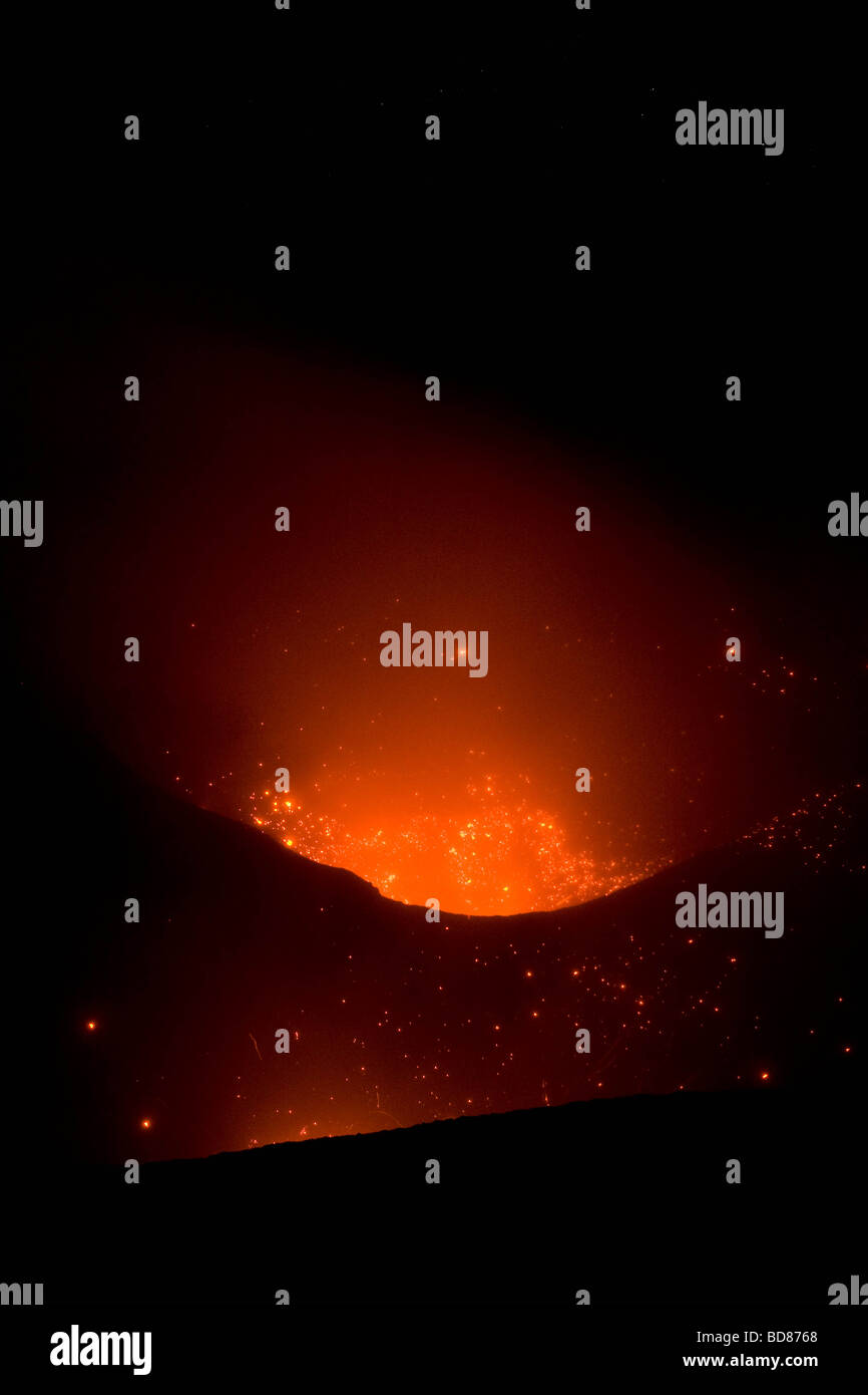 Volcan magma Banque de photographies et d’images à haute résolution - Alamy