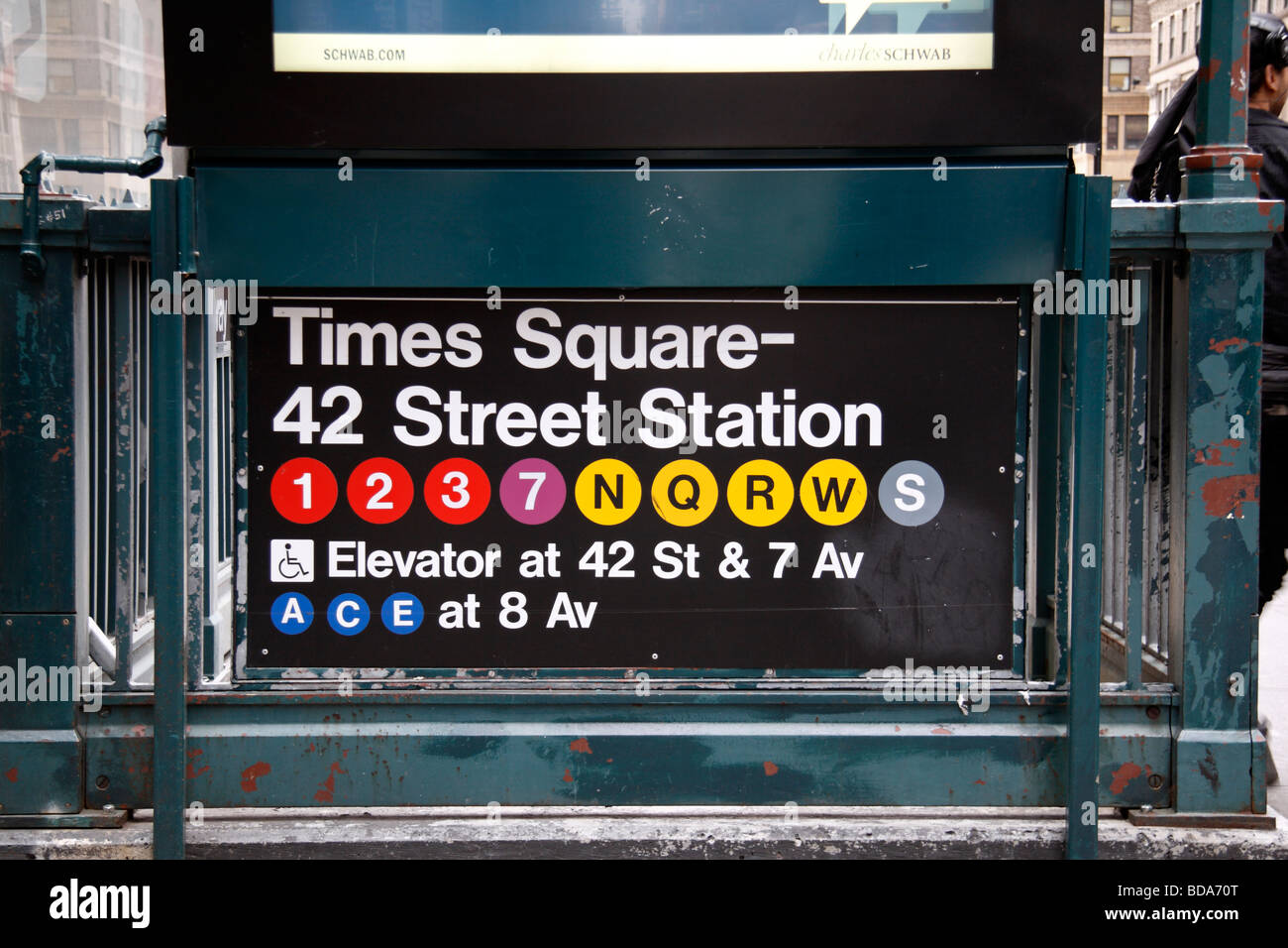 Panneau à l'entrée de la Times Square-42nd Street New York Subway ...