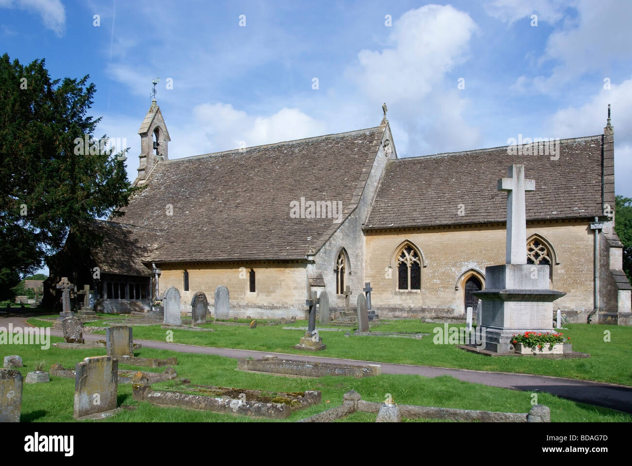 Tetbury church graveyard Banque de photographies et d’images à haute ...