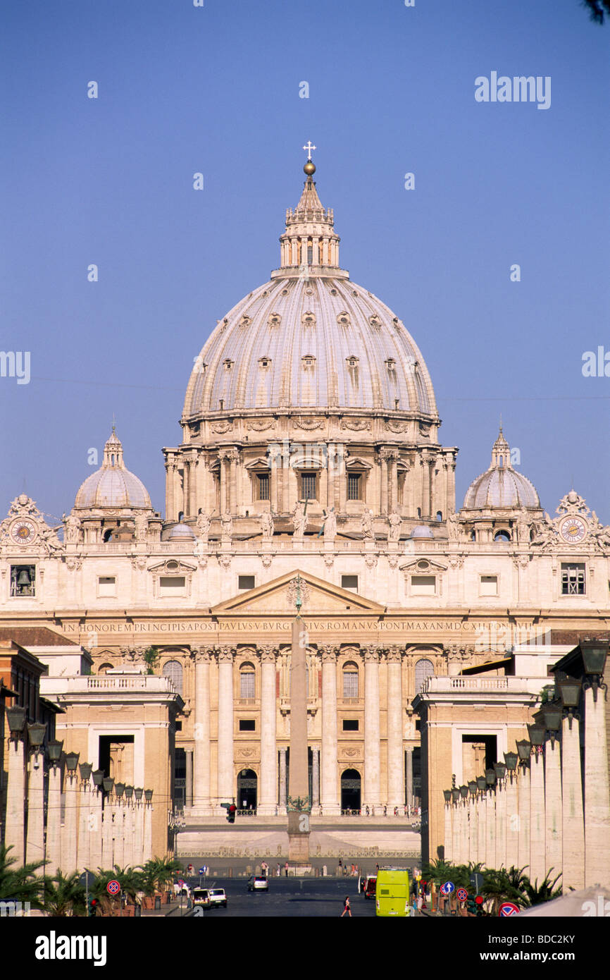 Vue de la basilique saint pierre au vatican Banque de photographies et ...
