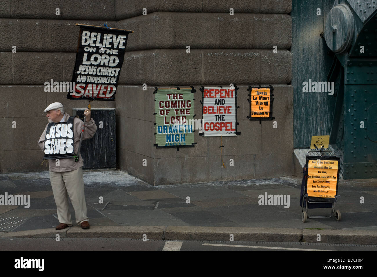 Jesus saves Banque de photographies et d’images à haute résolution - Alamy