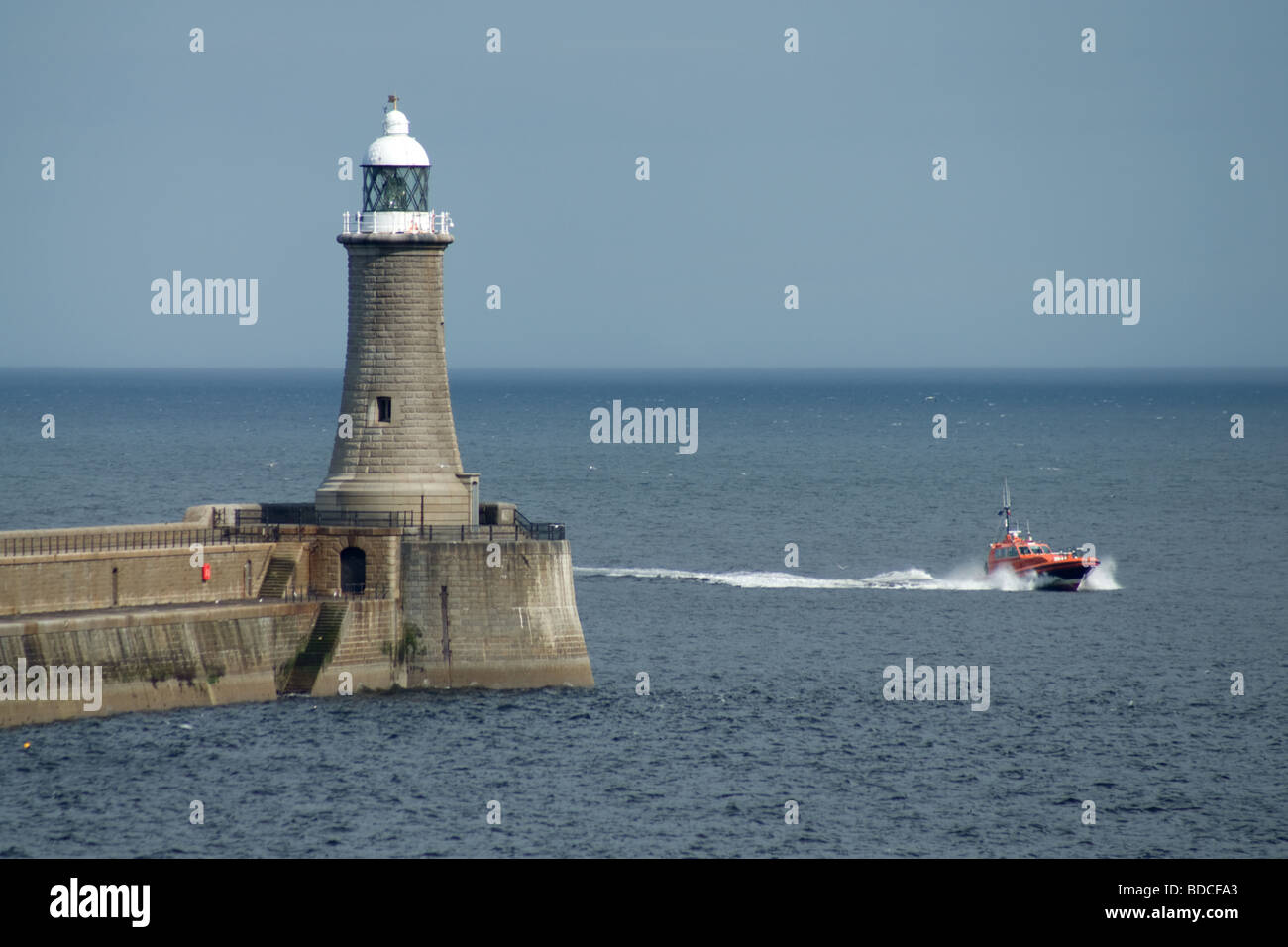 Tynemouth pier Banque de photographies et d’images à haute résolution ...