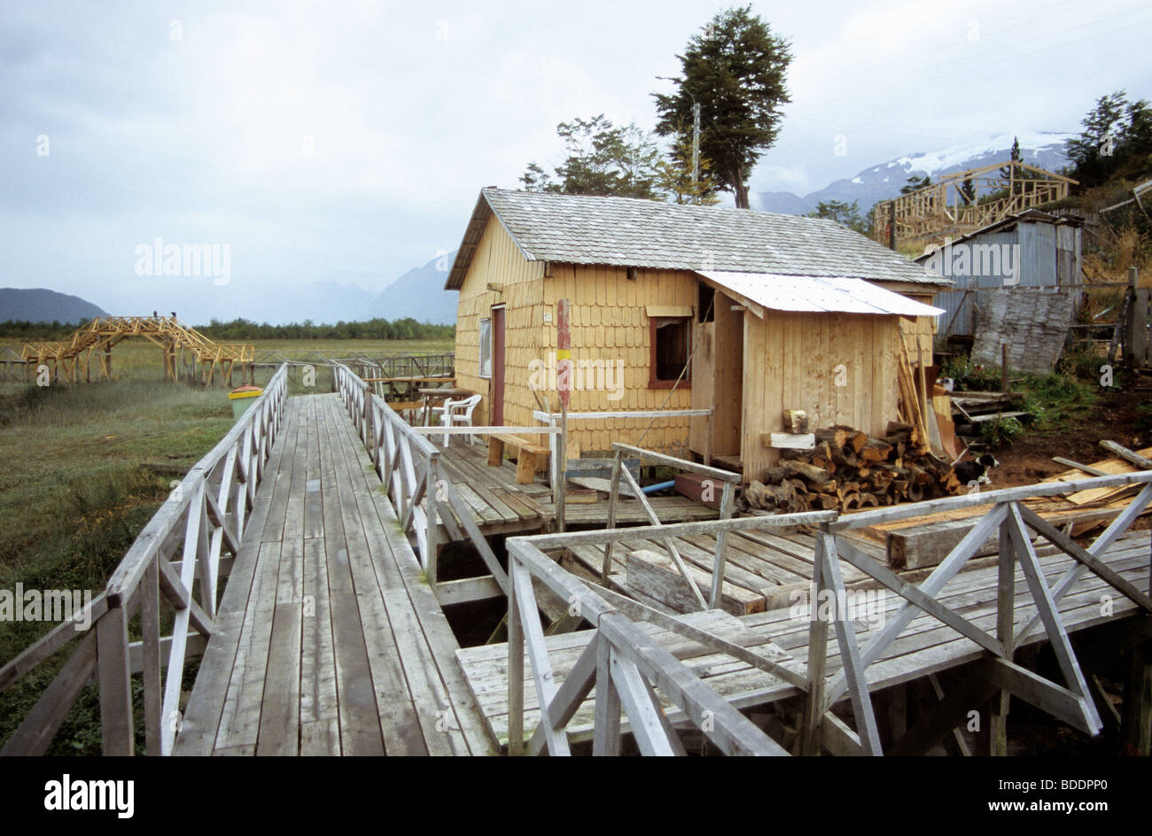 Caleta Tortel, village bâti sur les trottoirs dans une entirly fjiord ...