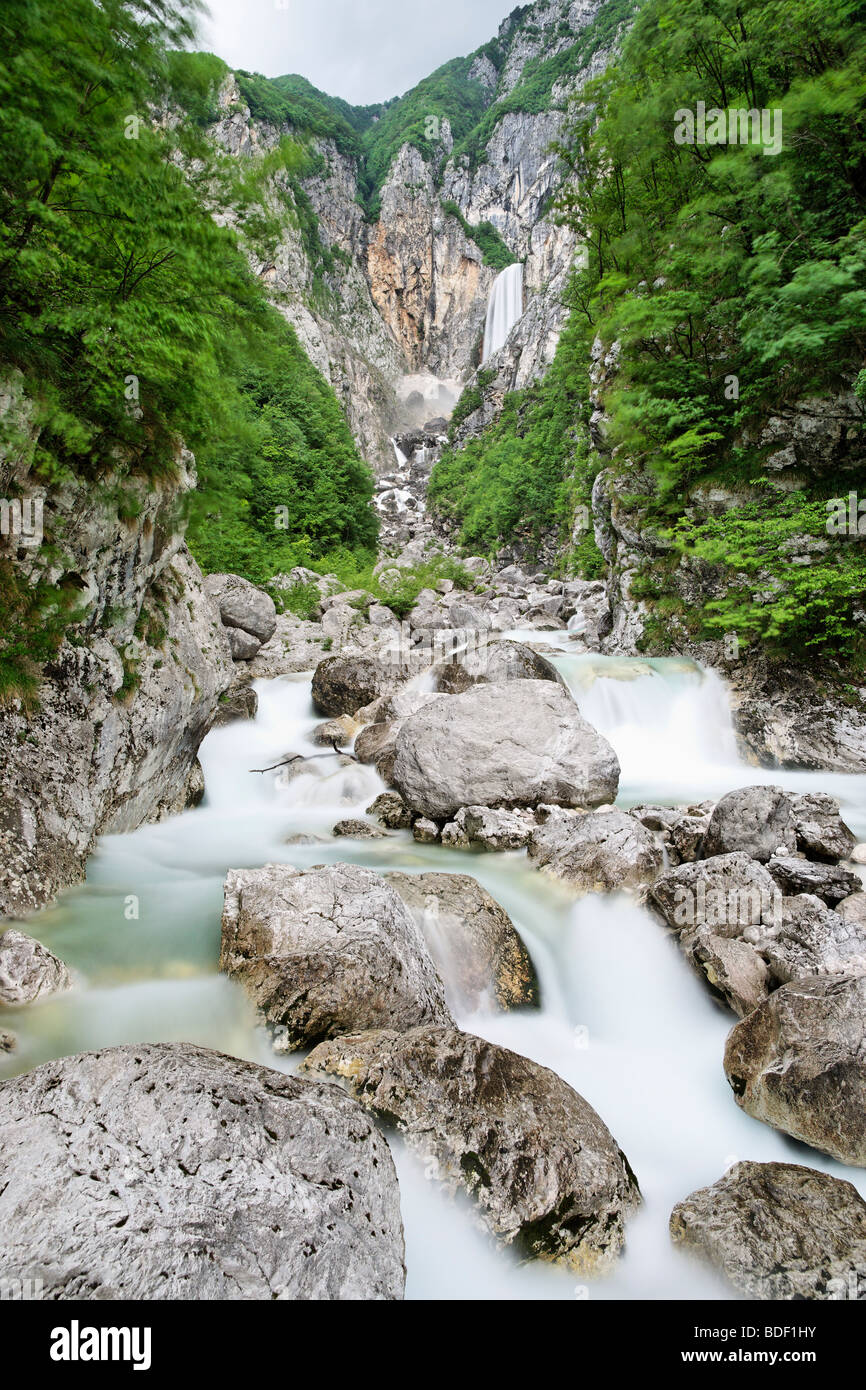 Boka waterfall Banque de photographies et d’images à haute résolution ...