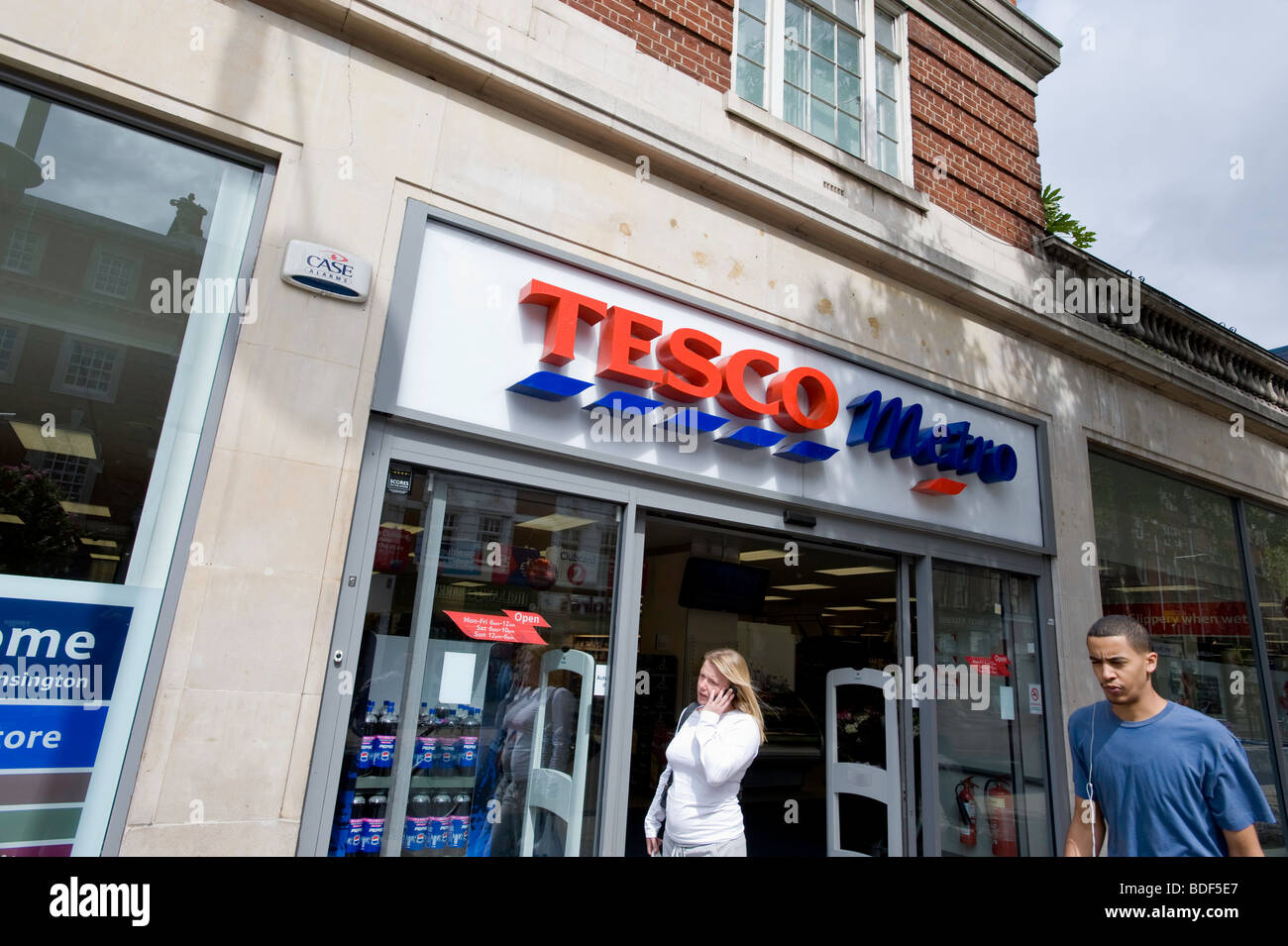 Tesco metro london Banque de photographies et d’images à haute ...
