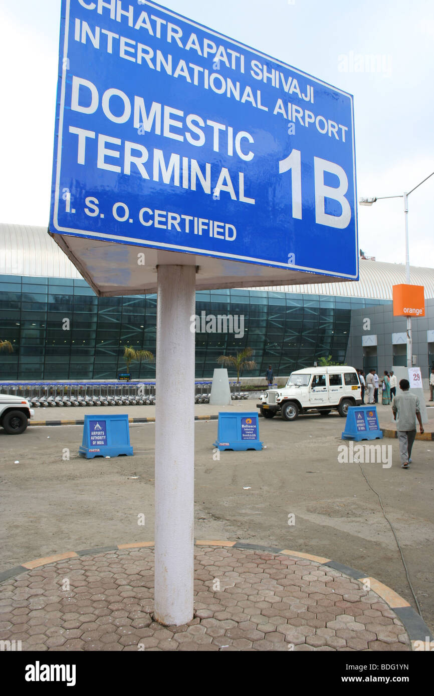 Terminal 1b Banque de photographies et d’images à haute résolution - Alamy