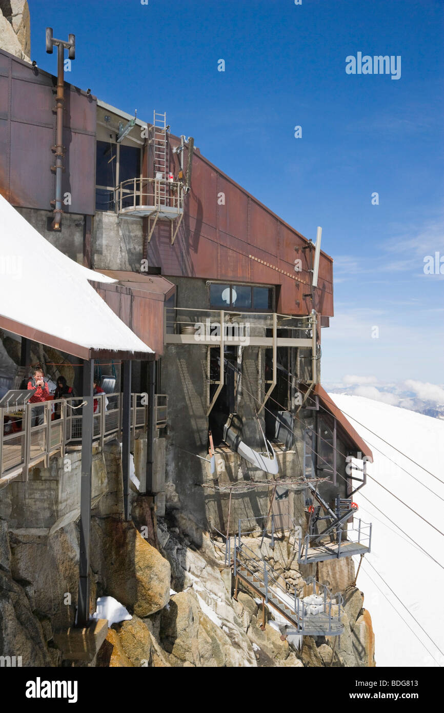 Gare du funiculaire à l'Aiguille du Midi, Massif du Mont Blanc ...