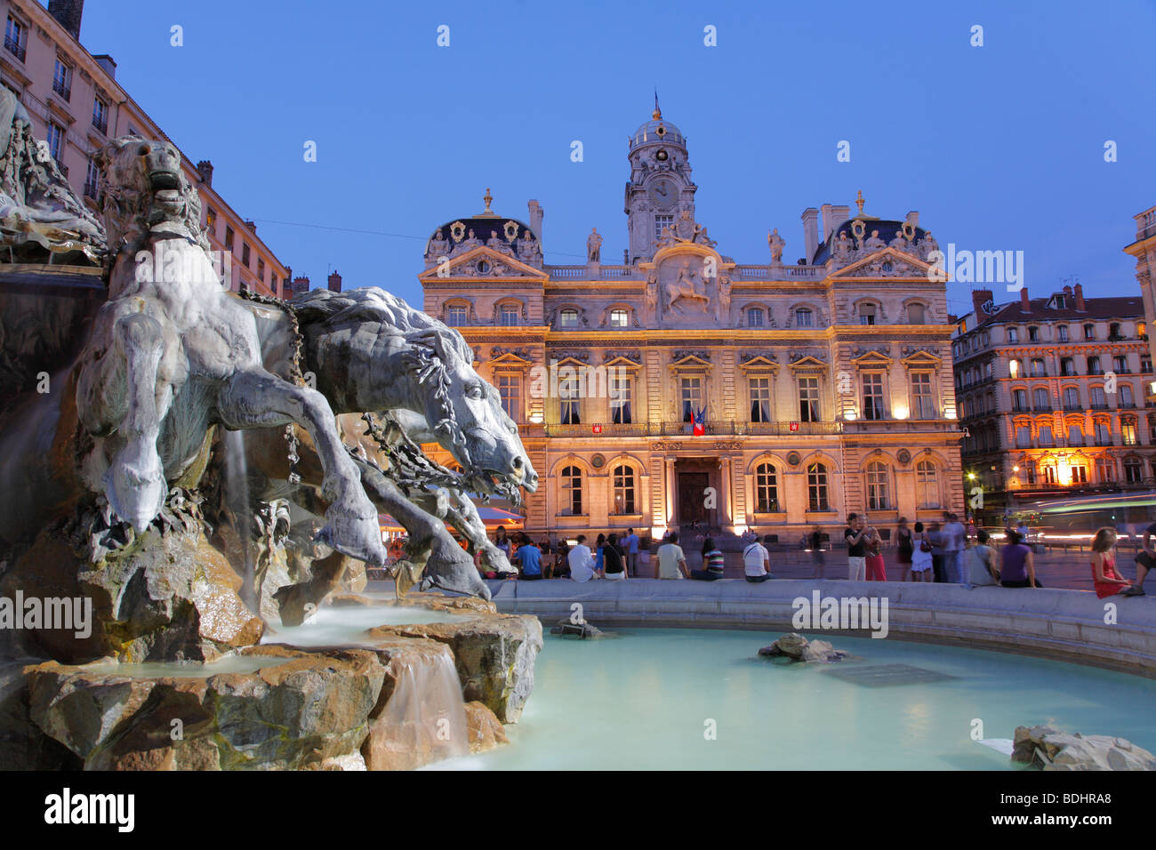 Hôtel de Ville, Fontaine Bartholdi, place des Terreaux, Lyon, France ...