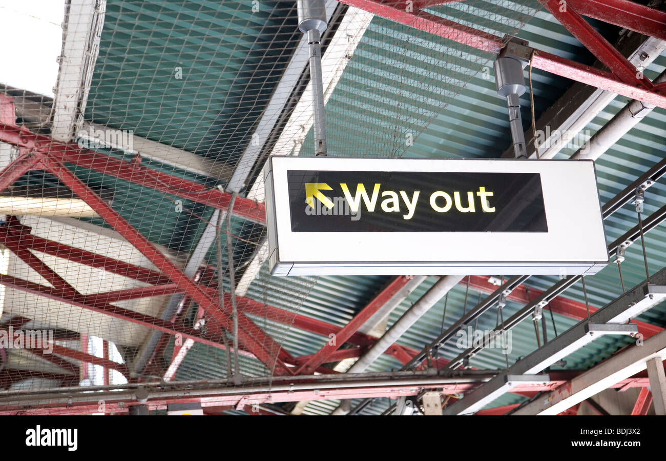 Way out sign london underground Banque de photographies et d’images à ...