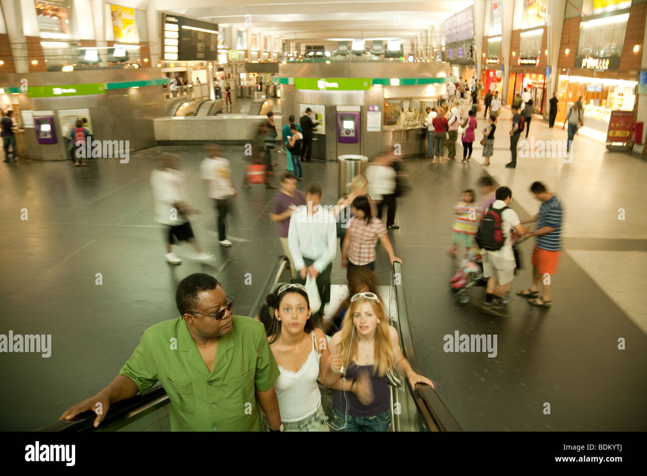 Crowded metro station paris france Banque de photographies et d’images ...