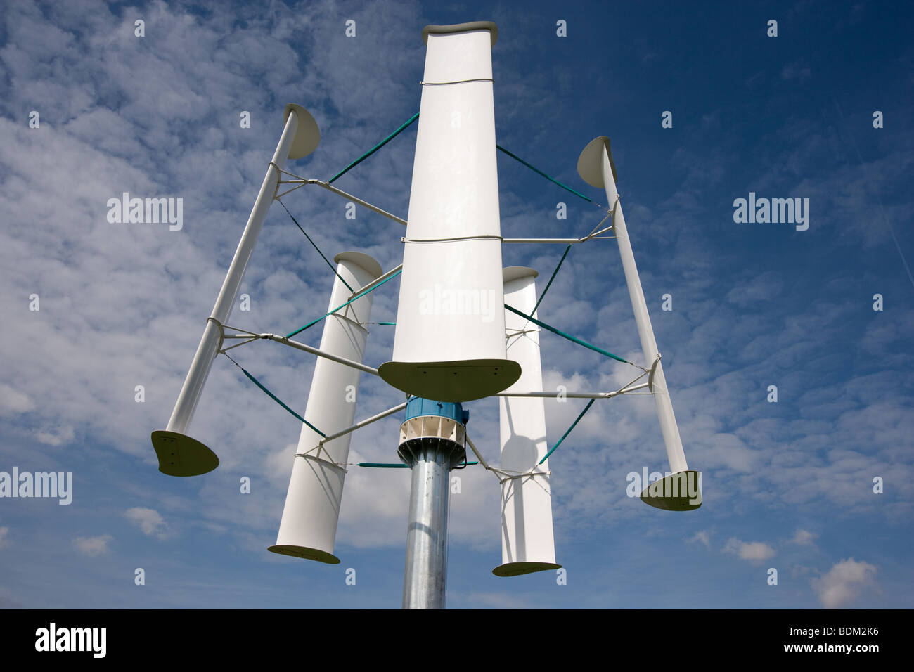 Vertical axis wind turbine Banque de photographies et d’images à haute ...