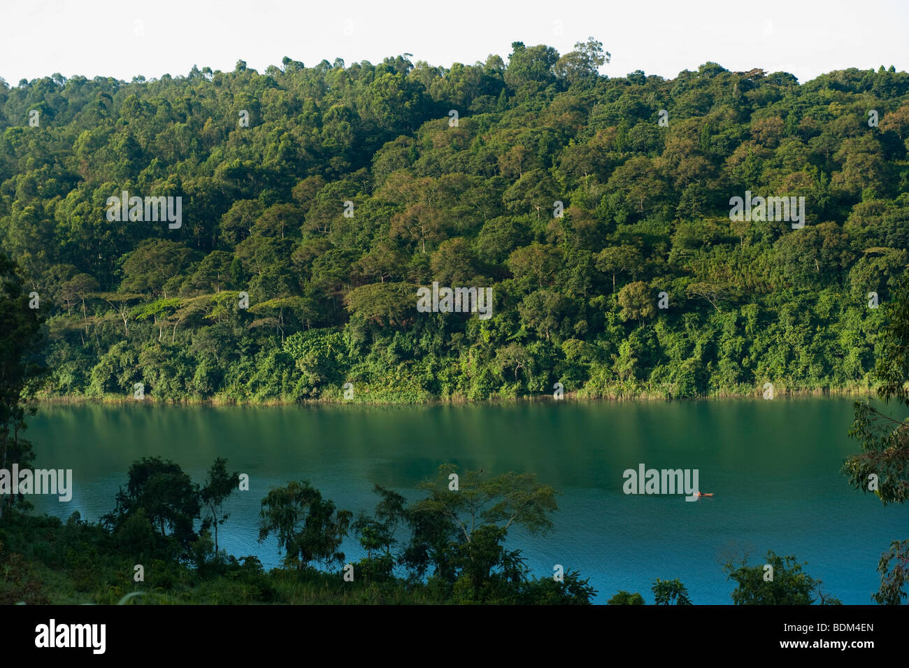 Bateau sur le lac kivu Banque de photographies et d’images à haute ...