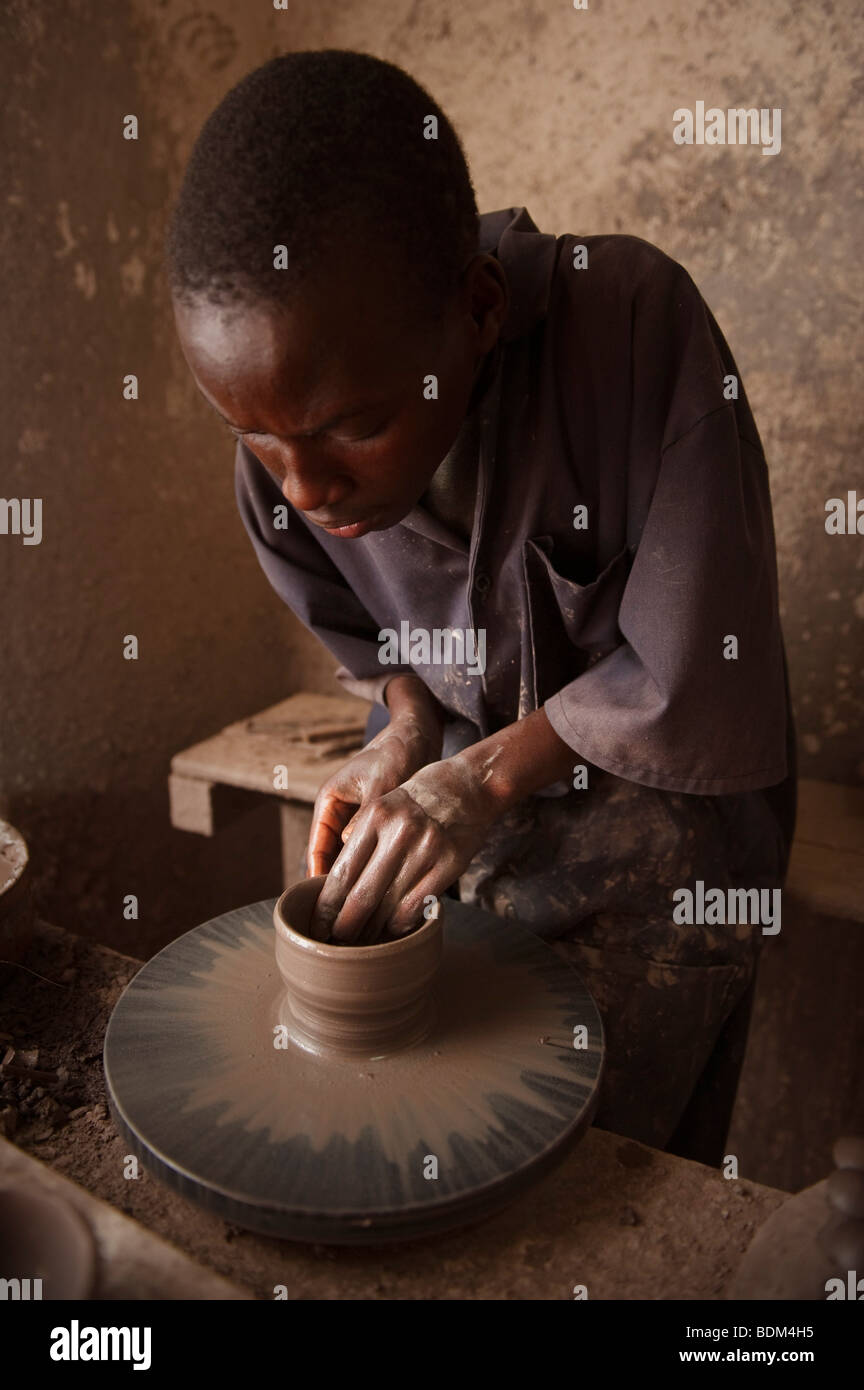 Batwa pottery gatagara rwanda Banque de photographies et d’images à ...