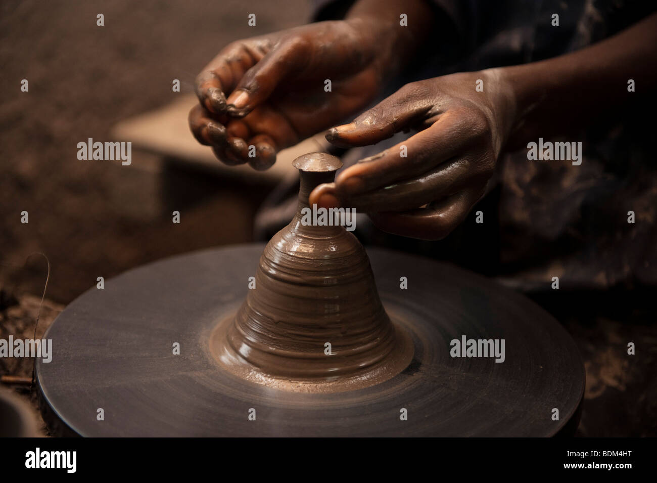Batwa pottery gatagara rwanda Banque de photographies et d’images à ...