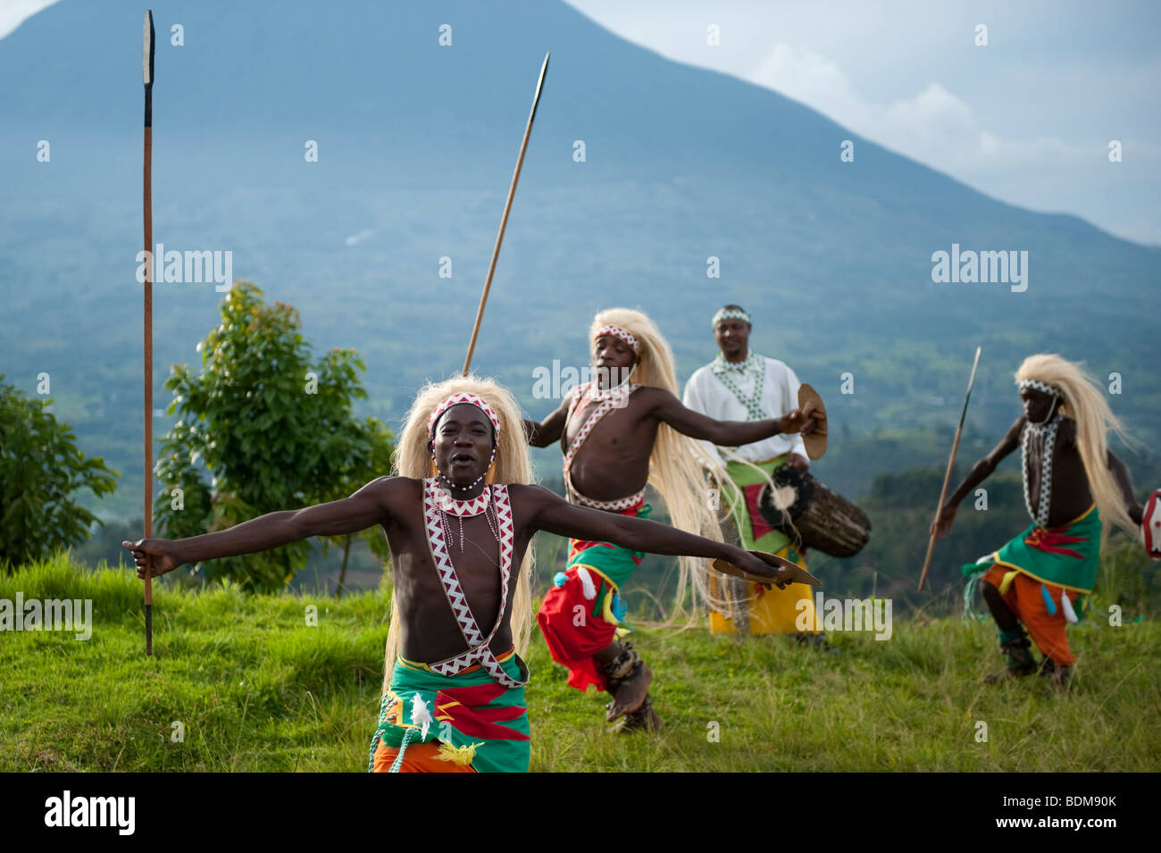 Intore dancer Banque d'image et photos - Alamy