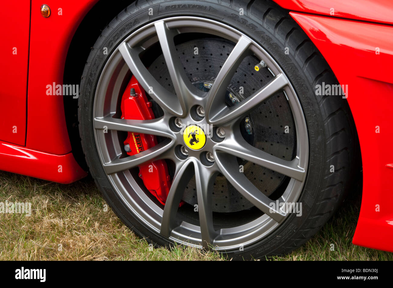 Ferrari wheel Banque de photographies et d’images à haute résolution ...