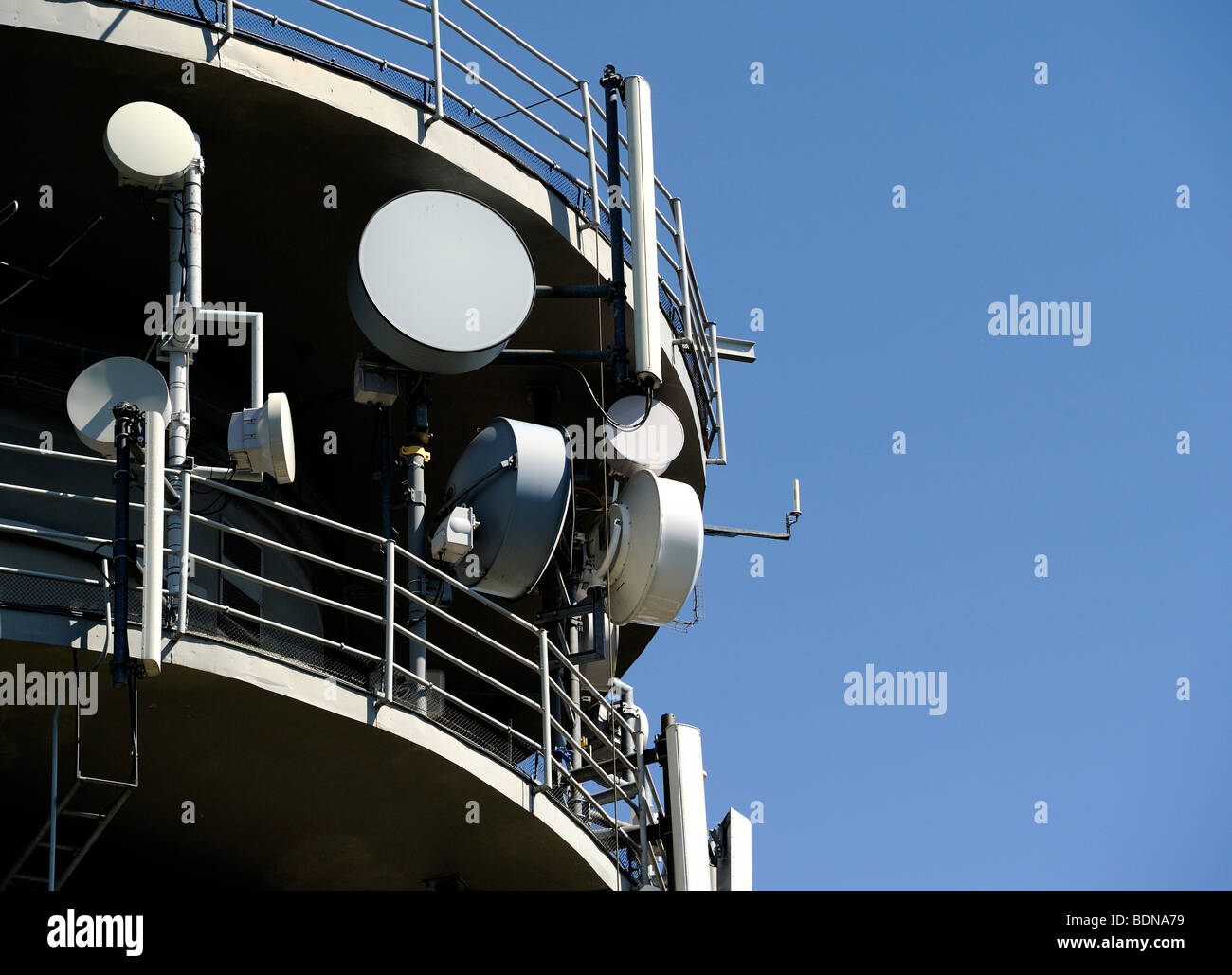 Antenne micro ondes Banque de photographies et d’images à haute ...