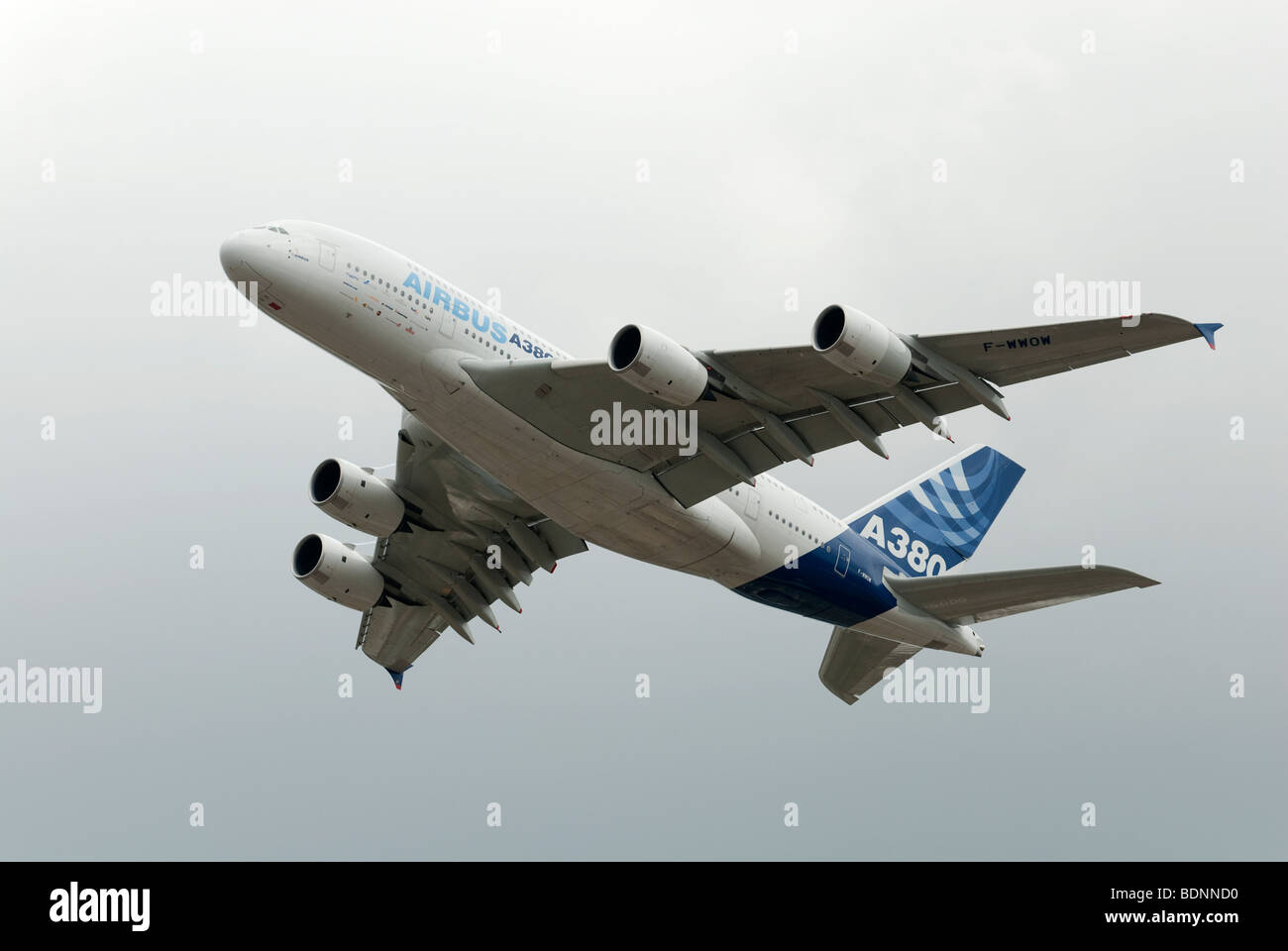 Bus et avion Banque de photographies et d’images à haute résolution - Alamy