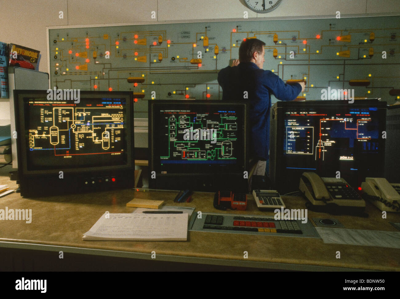 Offshore oil rig control room Banque de photographies et d’images à ...
