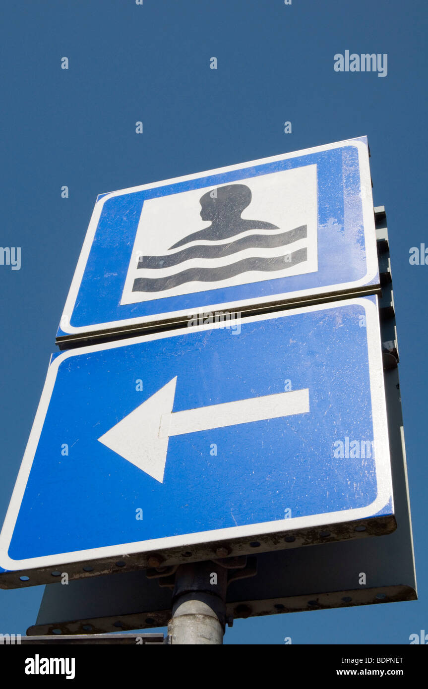 Signe de plage natation nageurs nageur de l'eau du lac place resort ...