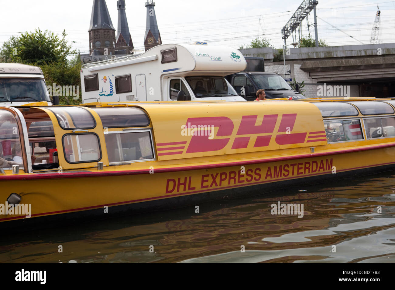 Dhl boat Banque de photographies et d’images à haute résolution - Alamy