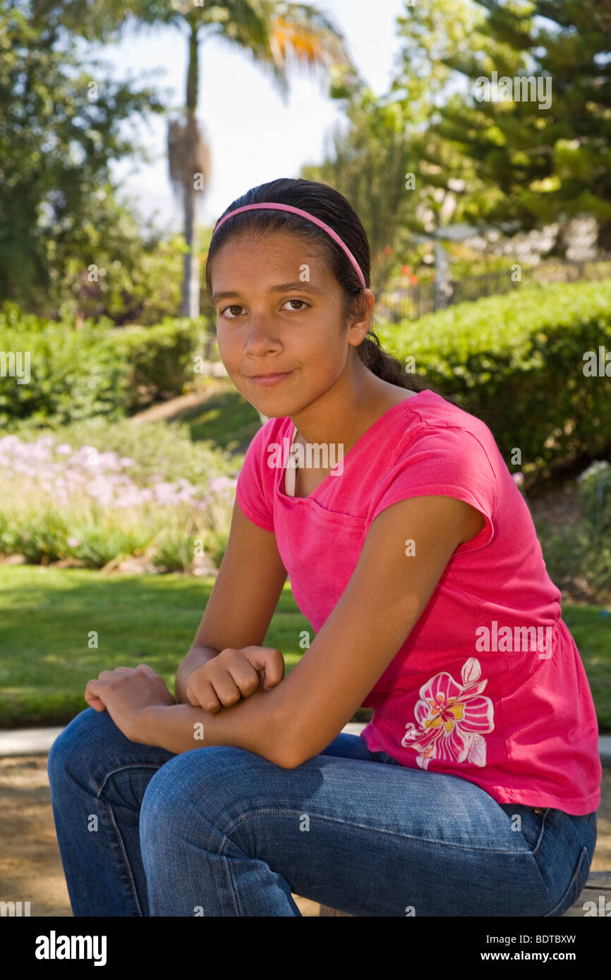 12 year old latina Banque de photographies et d’images à haute ...