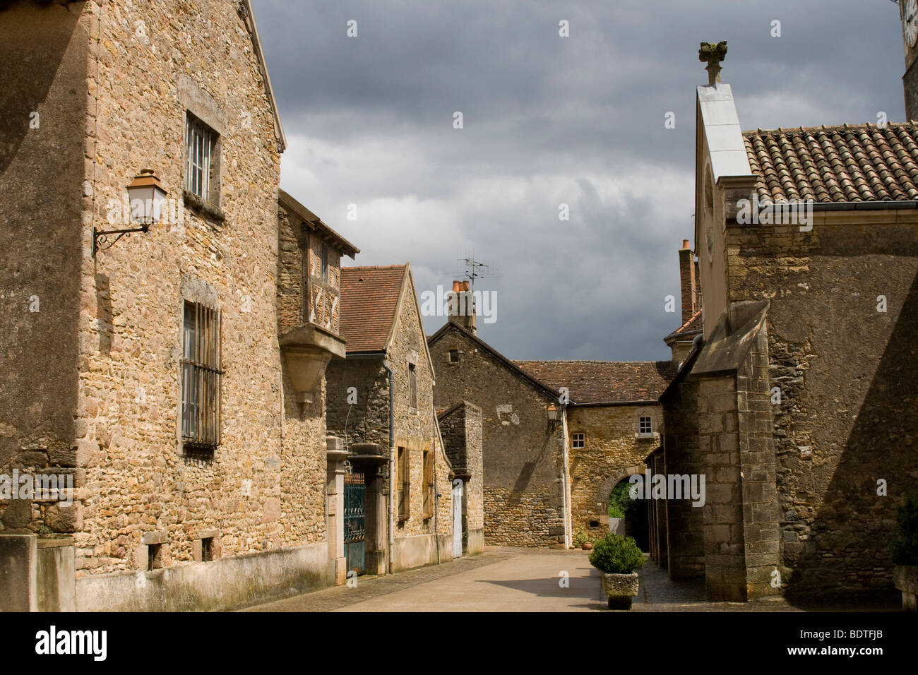 Village médiéval de Givry en Bourgogne, de la Bourgogne Photo Stock - Alamy