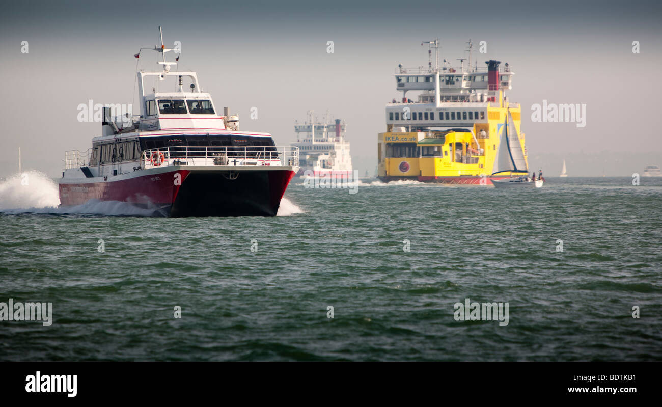 Ferries solent Banque de photographies et d’images à haute résolution ...