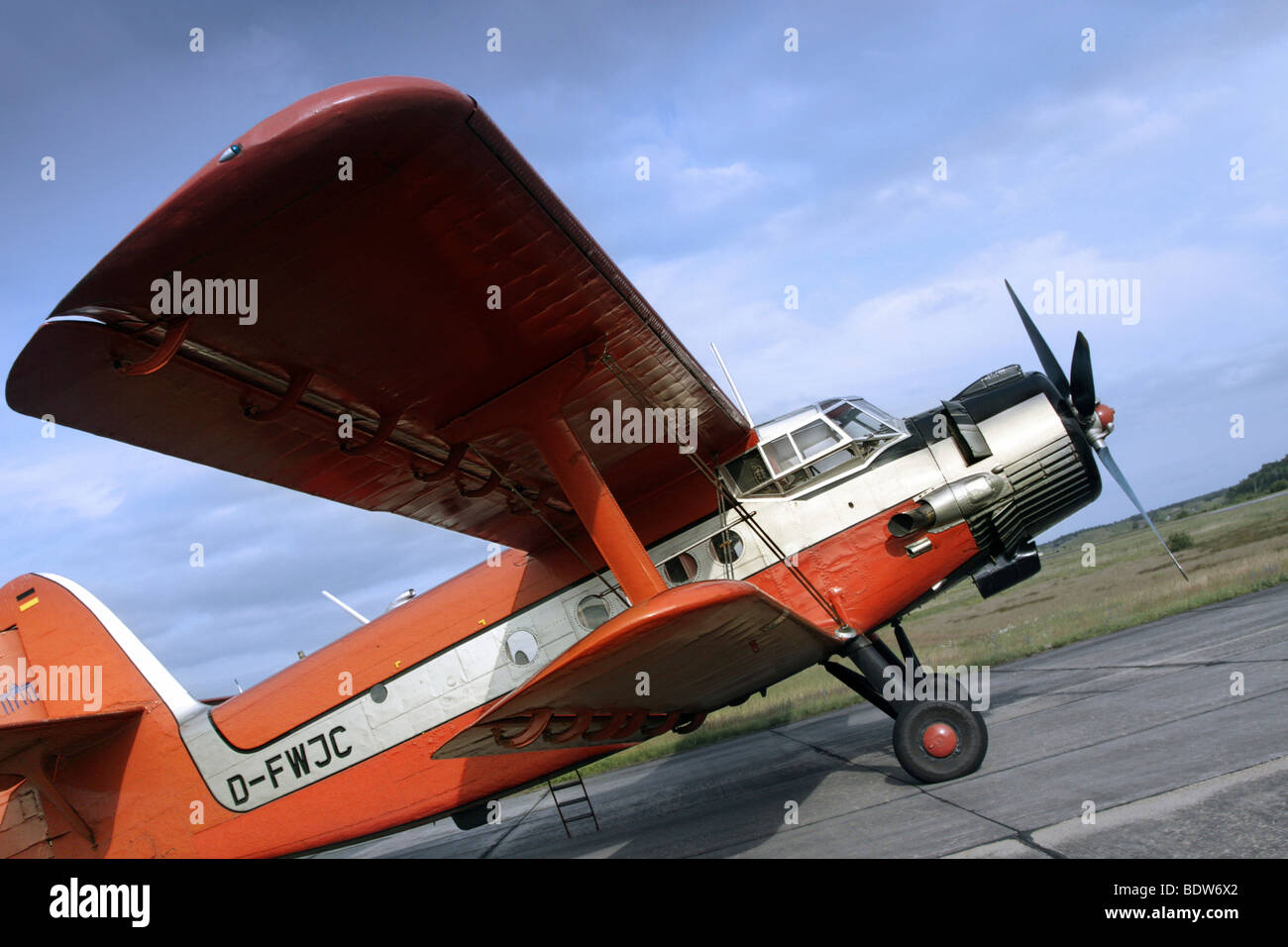 Biplan vue de cote Banque de photographies et d’images à haute ...