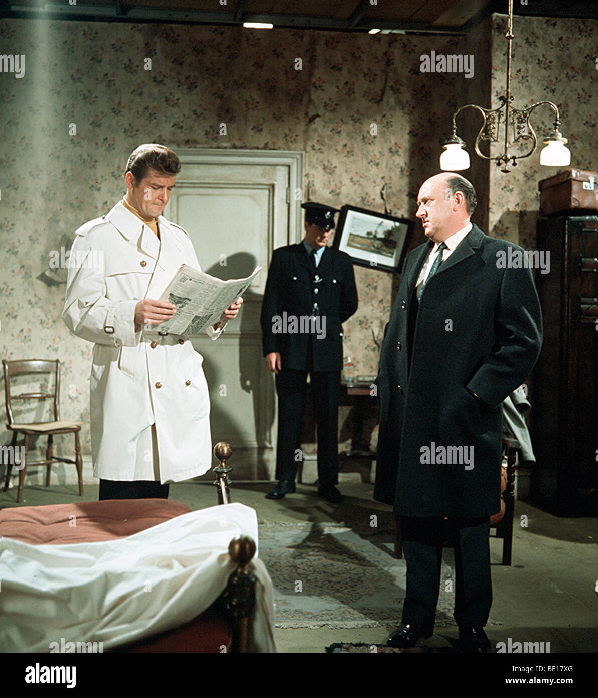 Saint roger moore simon templar Banque de photographies et d’images à ...