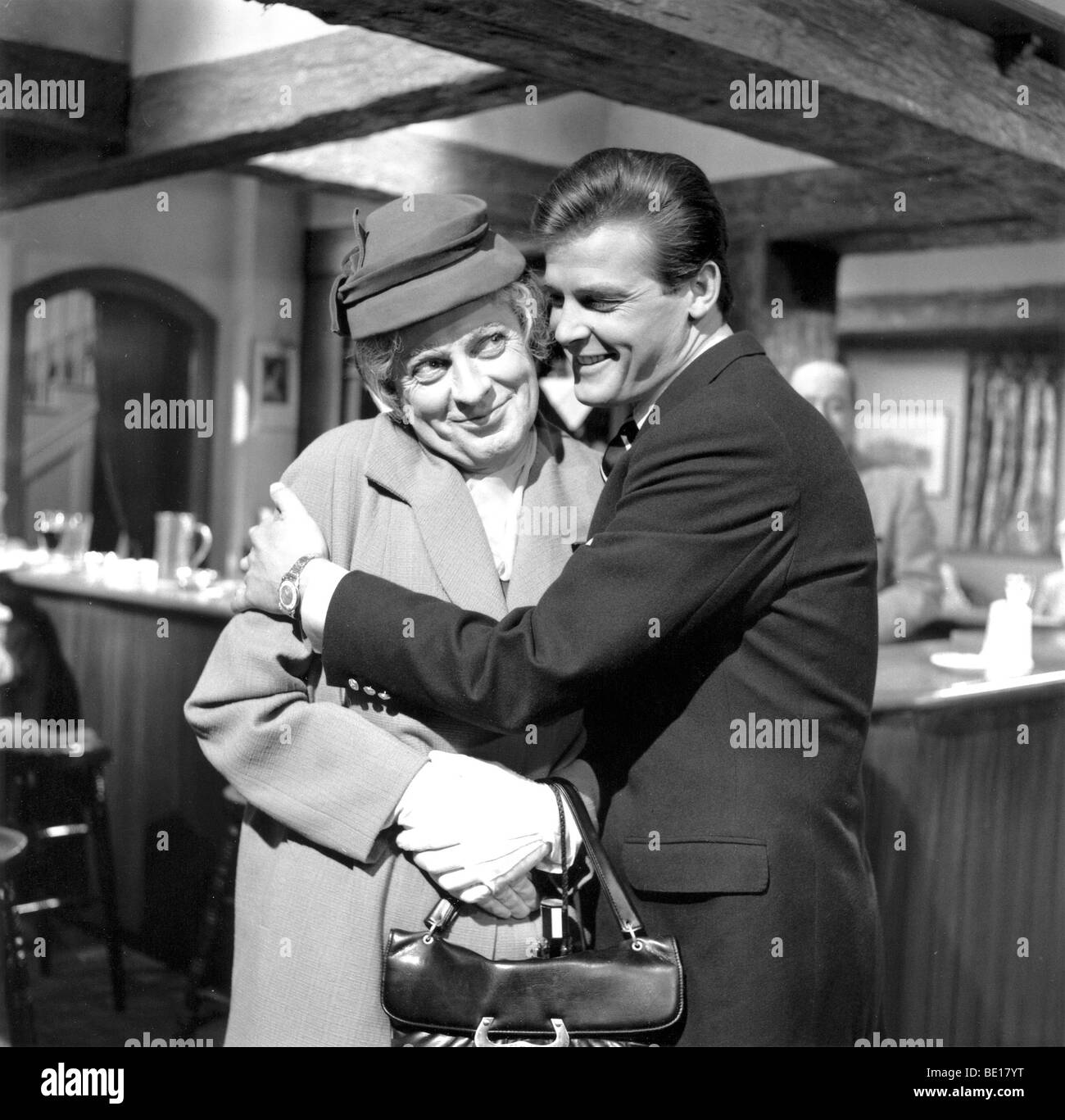 Le SAINT - UK TV series (1960) avec Roger Moore comme Simon Templar ...