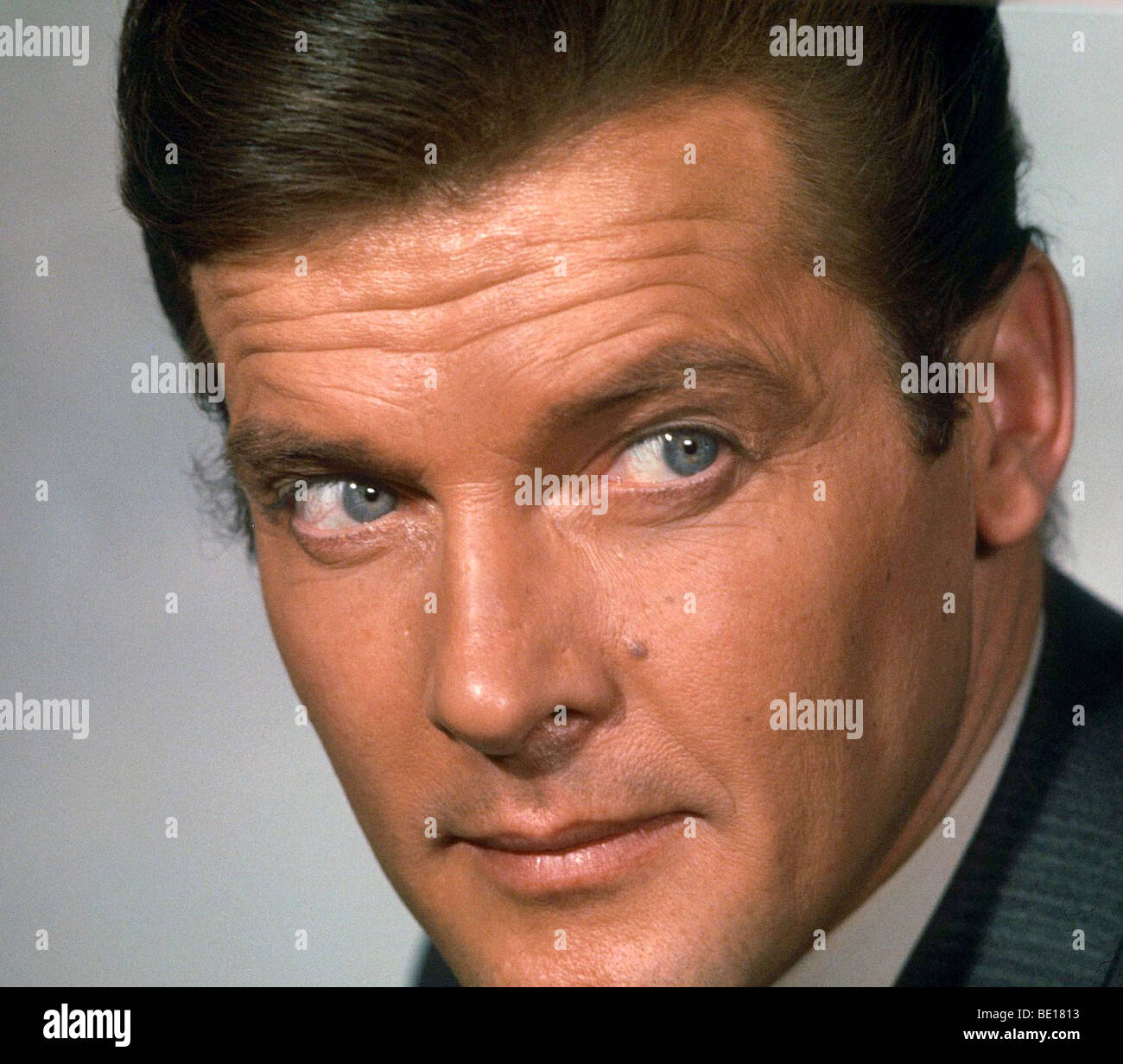 Le SAINT - UK TV series (1960) avec Roger Moore comme Simon Templar ...