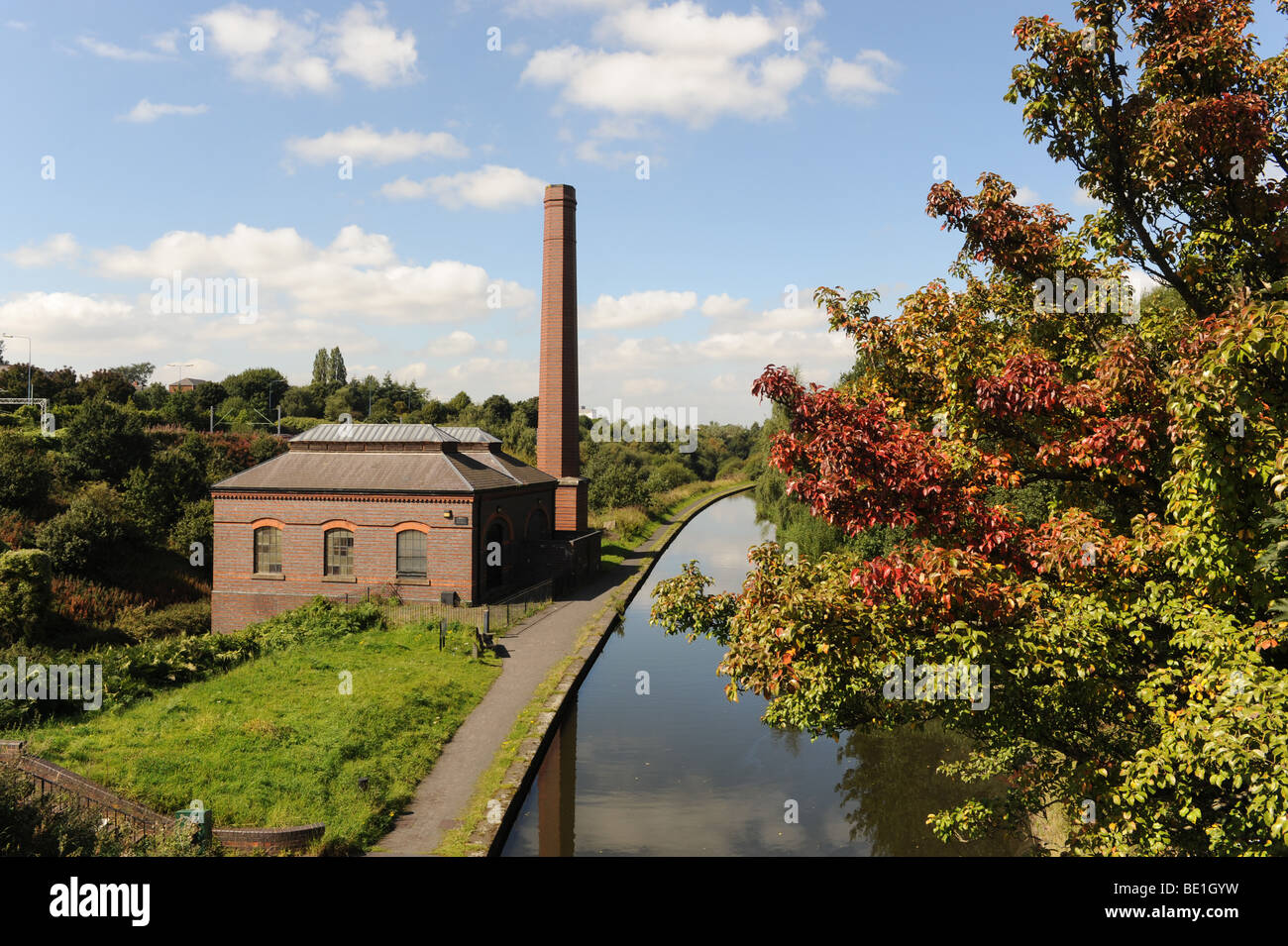 La nouvelle station de pompage à Smethwick Sandwell et l'ancien canal ...