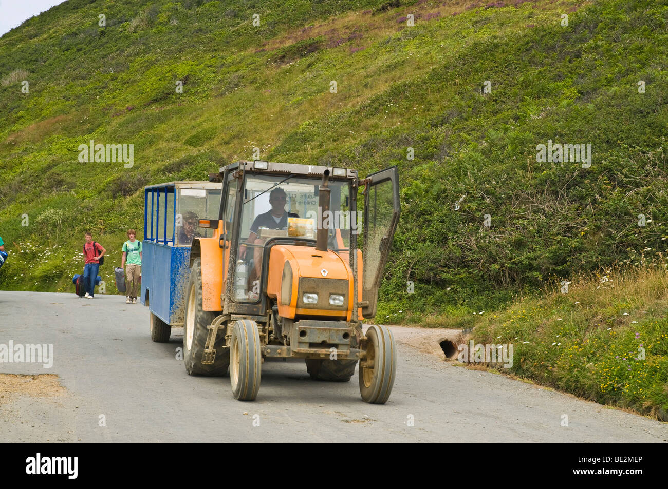 Port dh Hill MASELINE SARK HARBOUR ISLAND tracteur et remorque passager ...