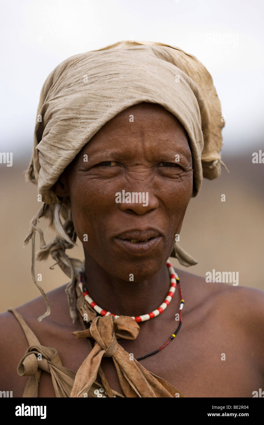 Femme bushman Banque de photographies et d’images à haute résolution ...