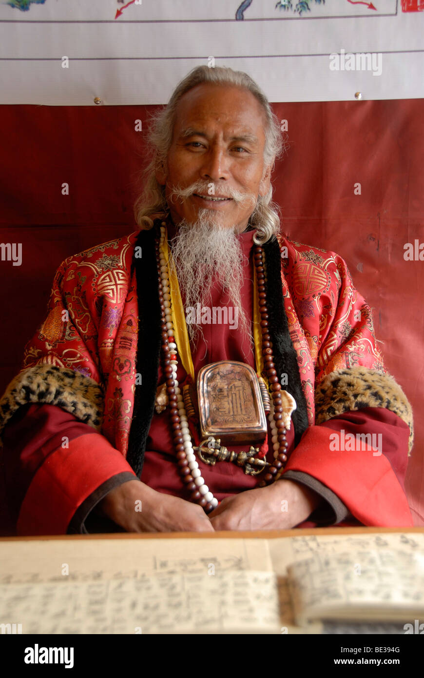 Naxi writing Banque de photographies et d’images à haute résolution - Alamy