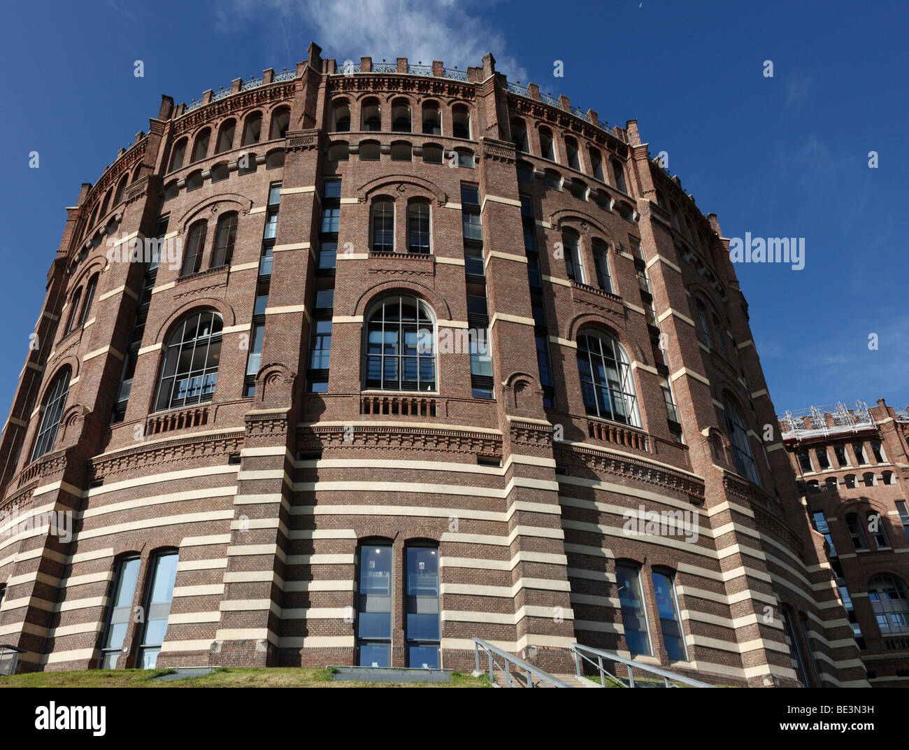 Shopping mall gasometer vienna austria Banque de photographies et d ...
