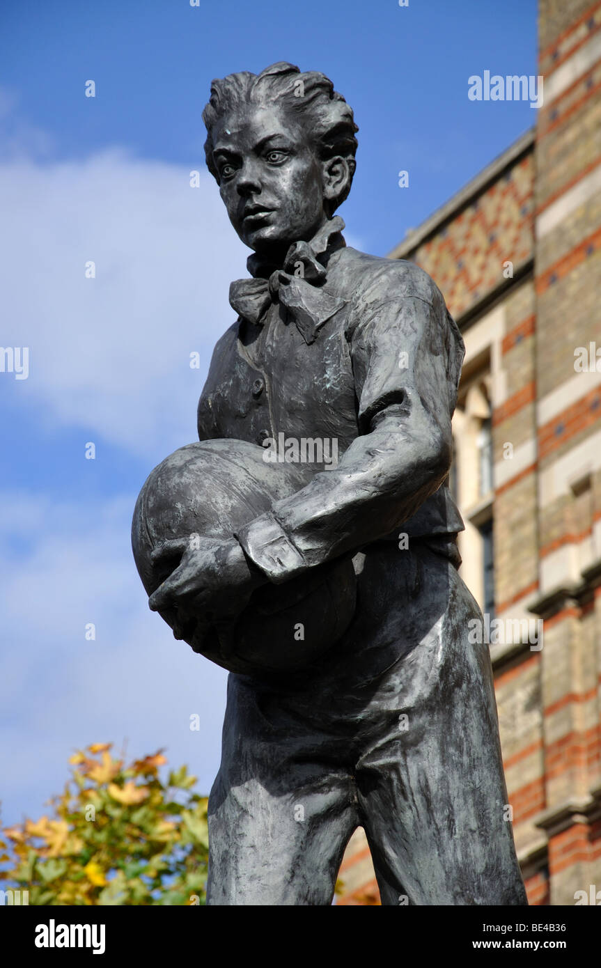 Statue de William Webb Ellis, l'école de Rugby, Rugby, Warwickshire ...