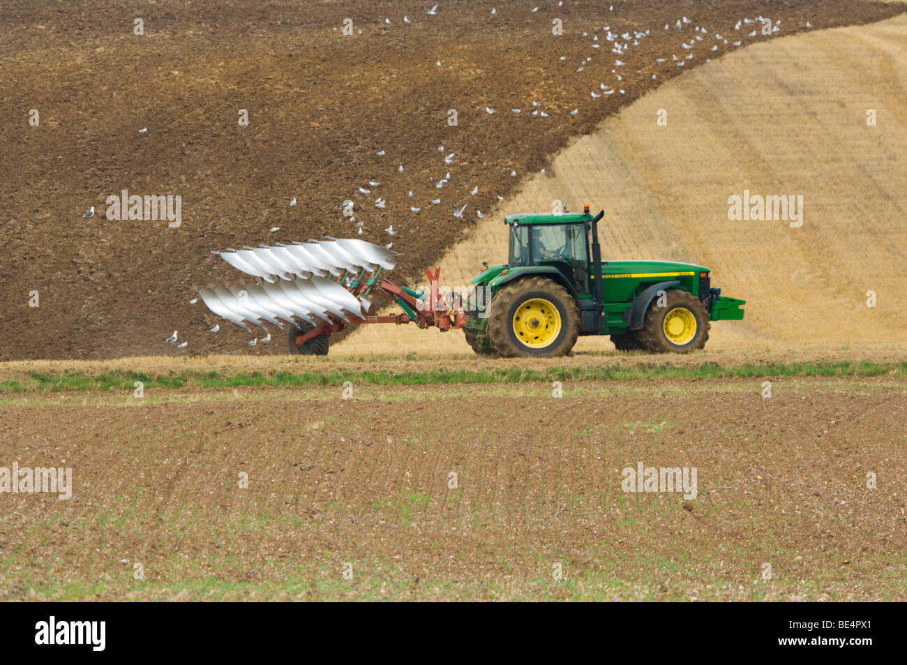 Champ de labour de tracteur Banque de photographies et d’images à haute ...