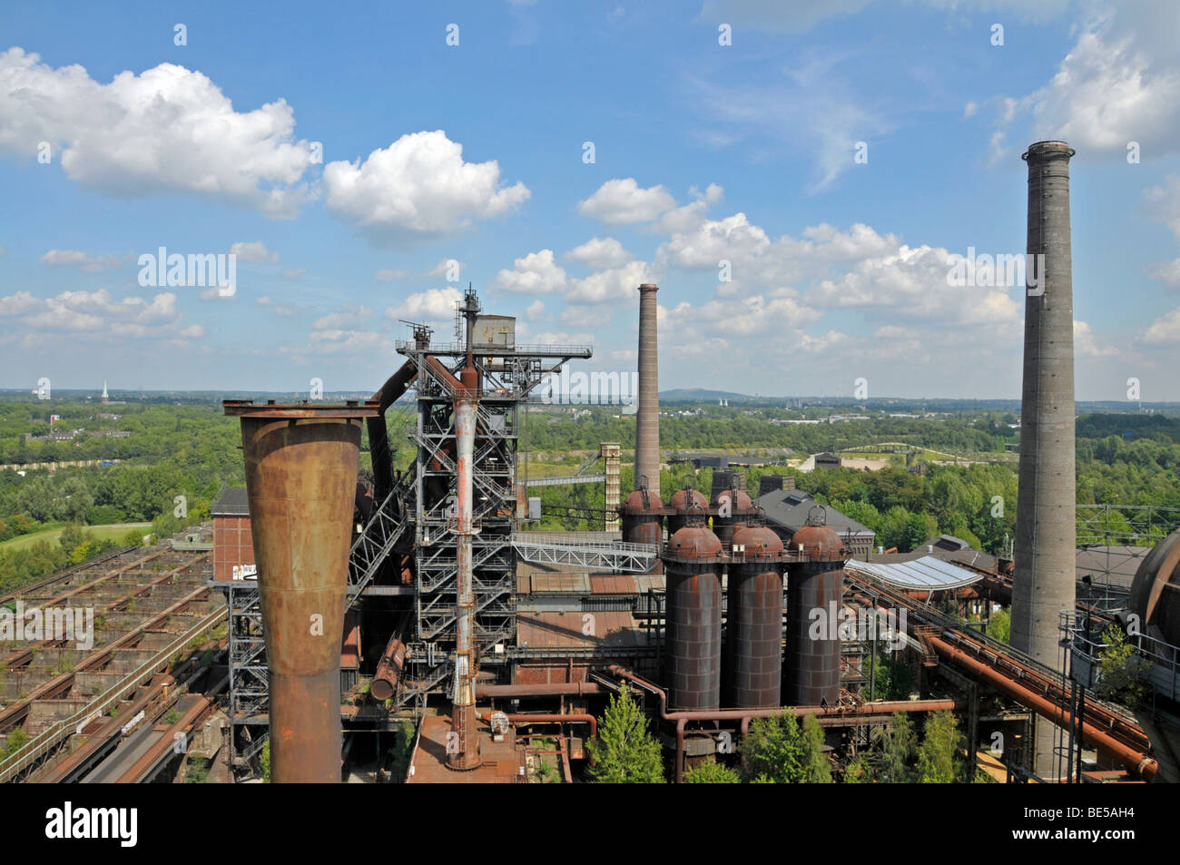 Vieux hauts fourneaux Banque de photographies et d’images à haute ...
