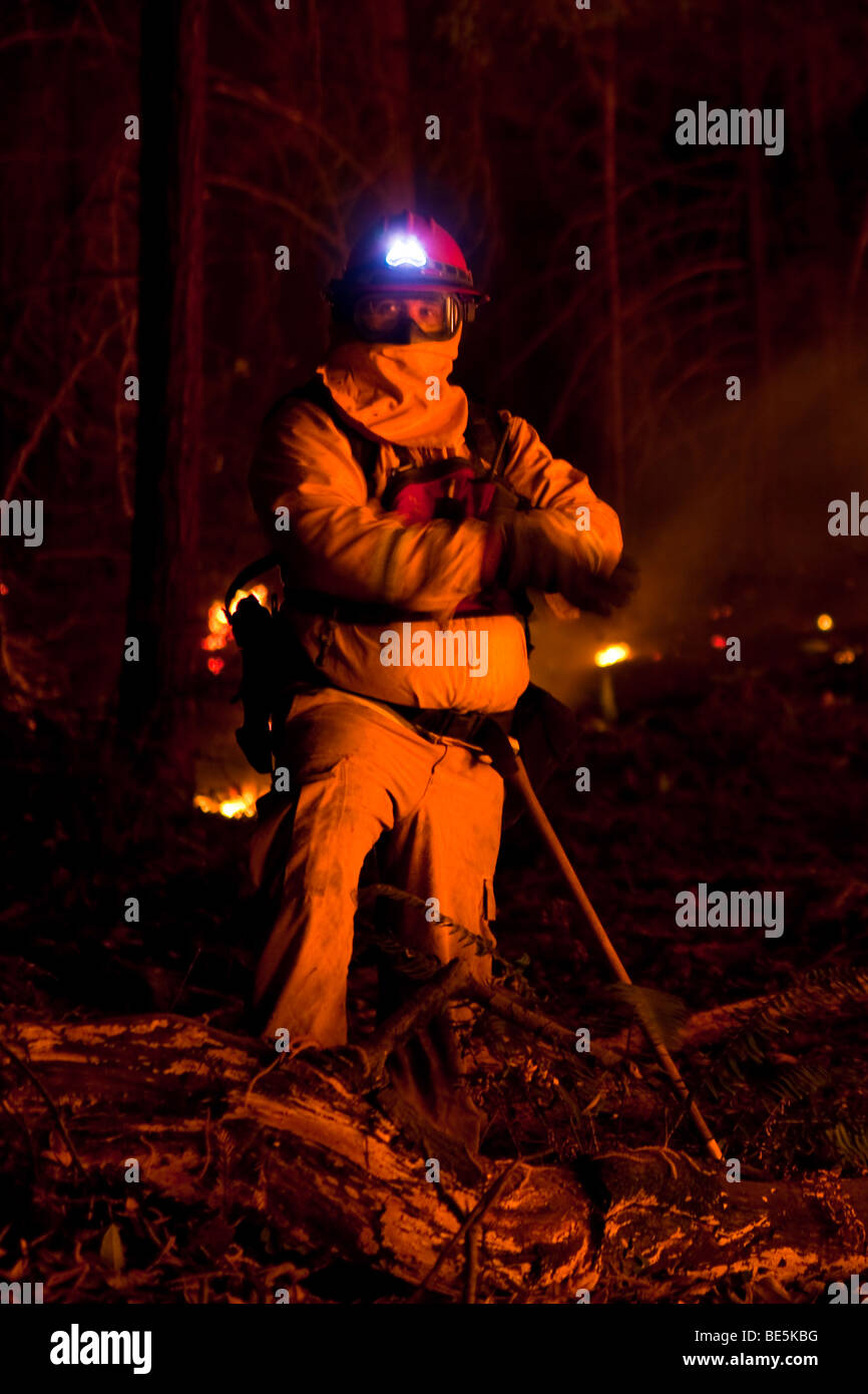 Pompiers forestiers à la California wildfire Lockheed dans Santa Cruz ...