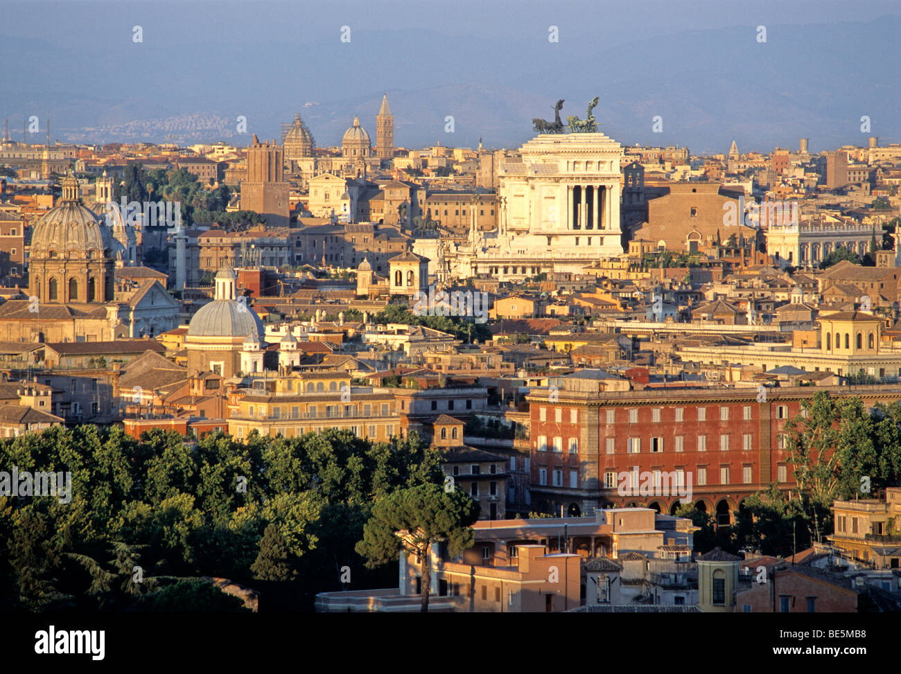 Vue depuis le monument vittorio emanuele ii Banque de photographies et ...