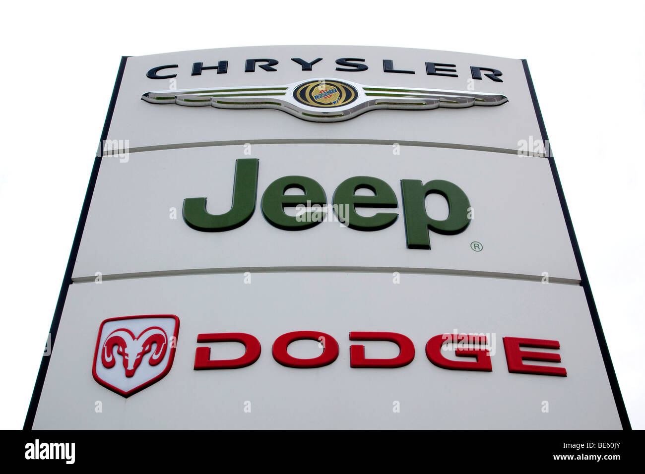 Logo de la marque automobile Dodge, Jeep, Chrysler, sur un signe chez ...