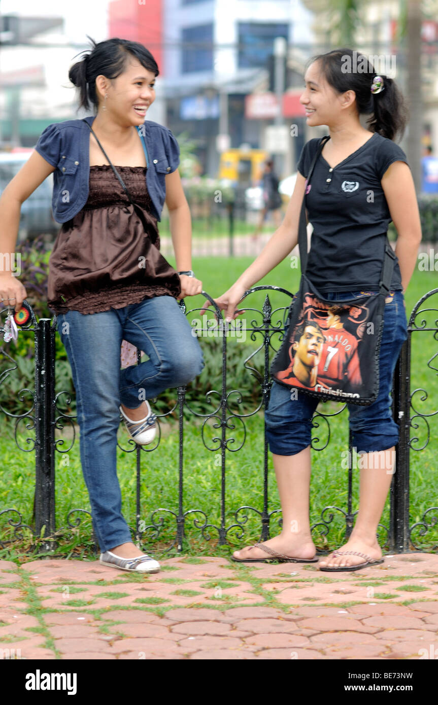 Teenage girls cebu city philippines Banque de photographies et d’images ...