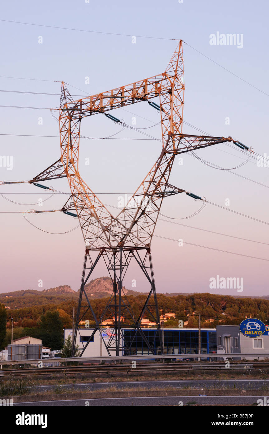 French electricity pylons Banque de photographies et d’images à haute ...