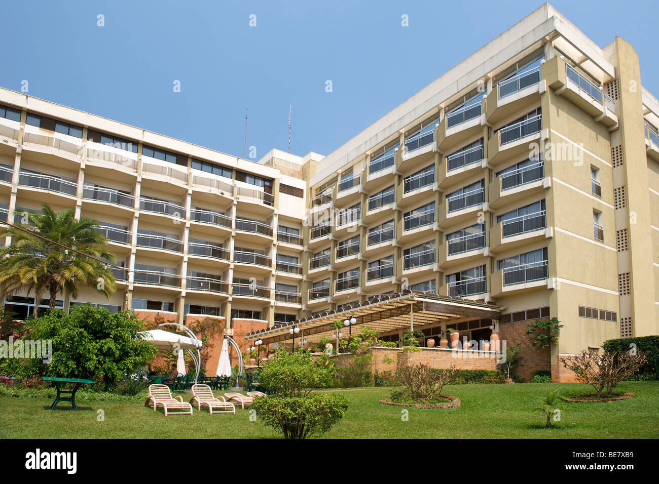 L'extérieur de l'hôtel des Mille Collines à Kigali, Rwanda. C'est le ...
