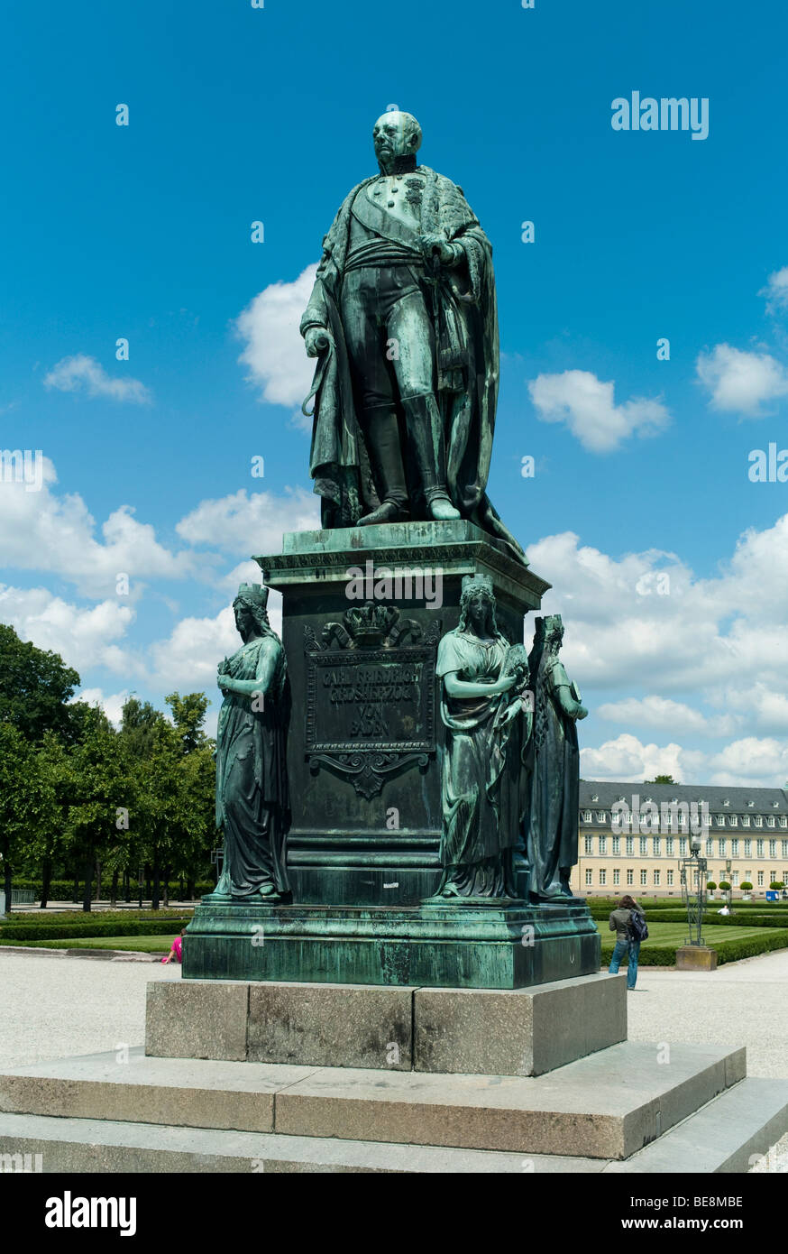 Palais de karlsruhe et grand duc karl friedrich de bade denkmal Banque ...