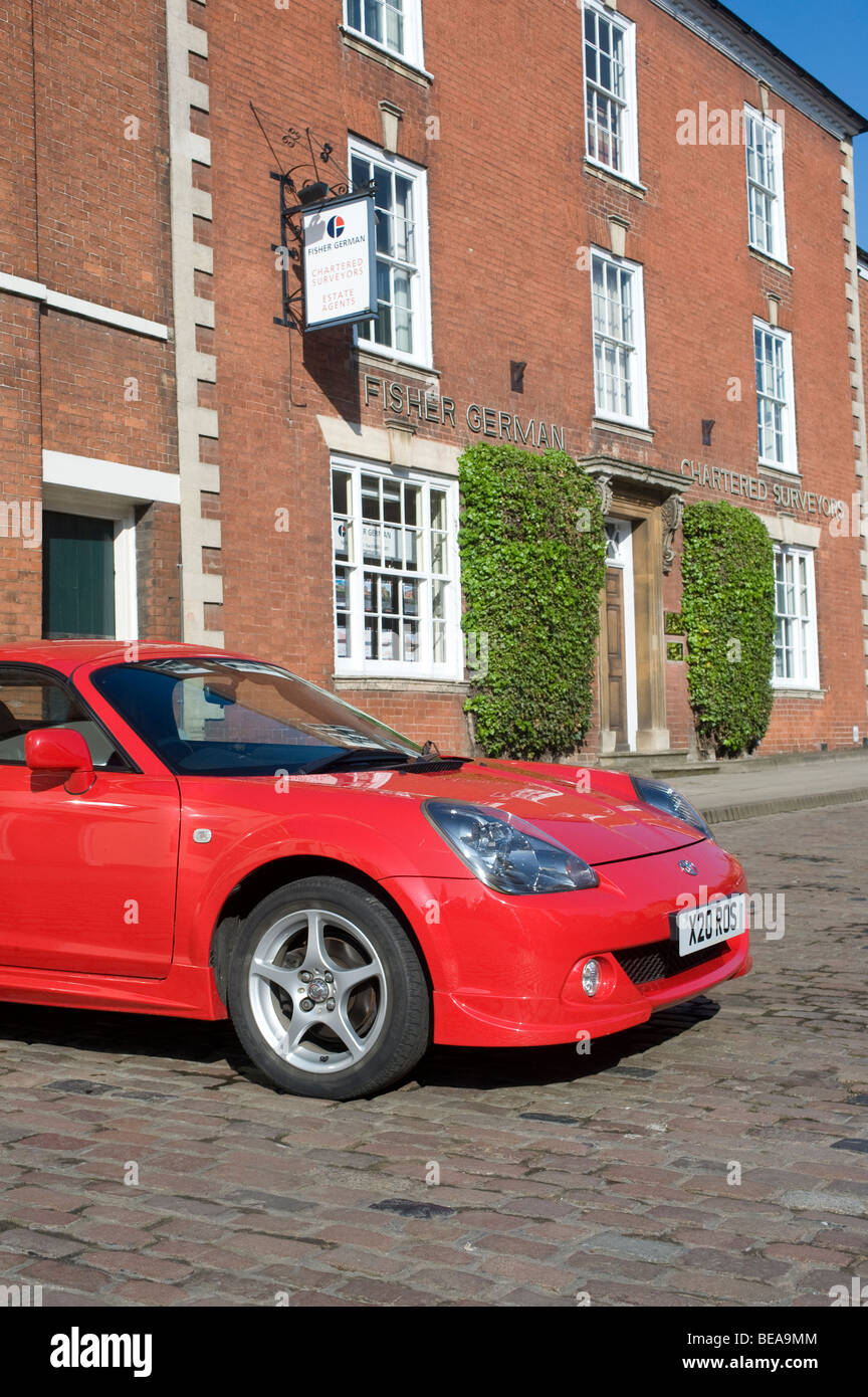 Toyota rouge Banque de photographies et d’images à haute résolution - Alamy