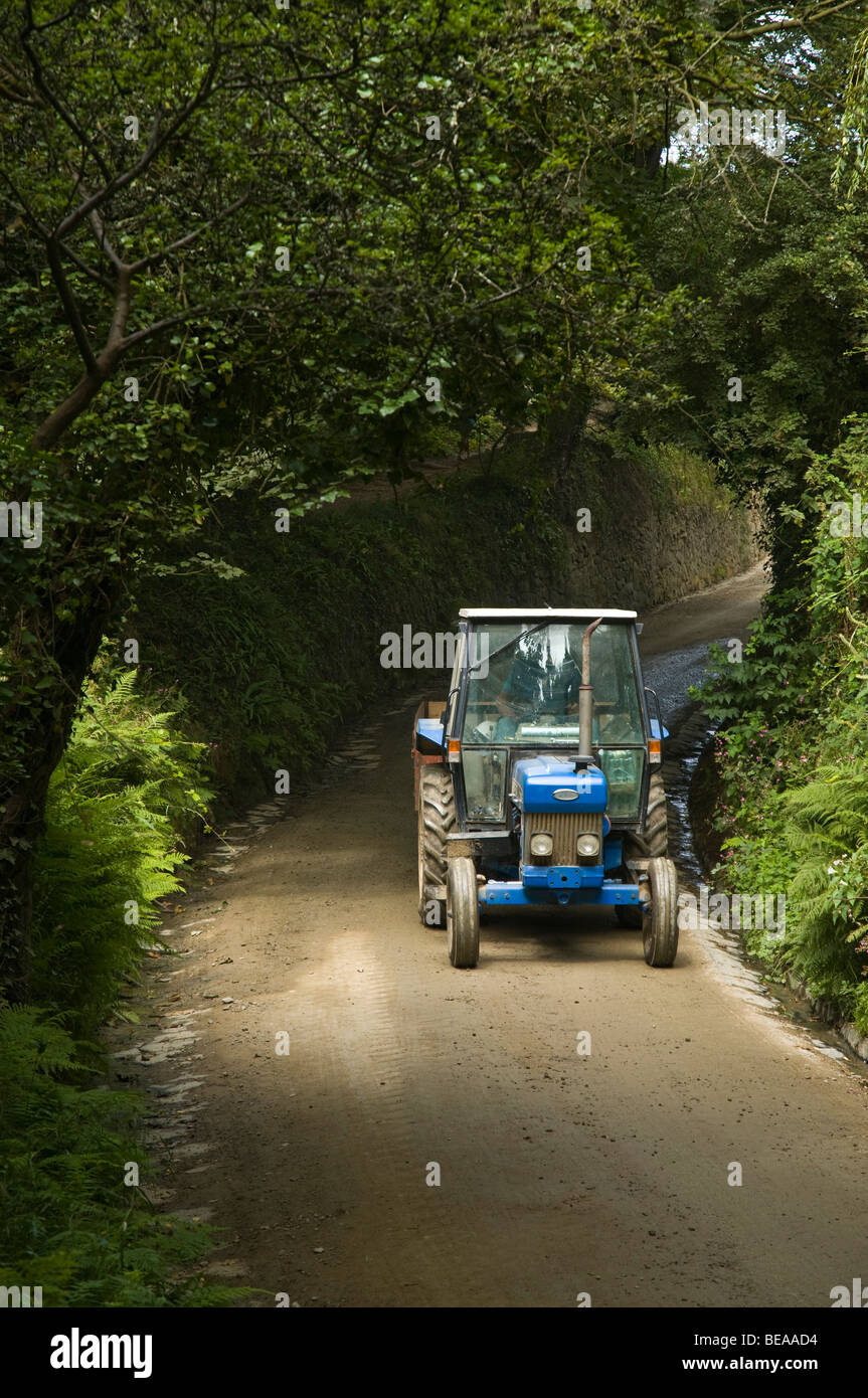 Port dh Hill MASELINE SARK HARBOUR ISLAND tracteur et remorque passager ...